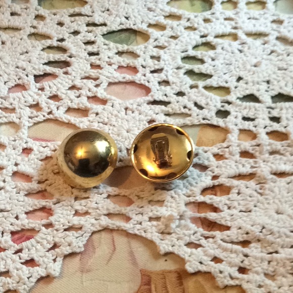 Jewelry | Gold Round Clip On Earrings | Poshmark